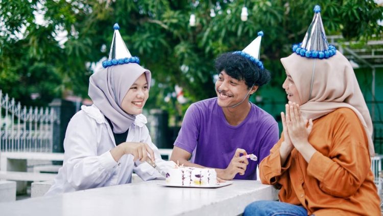 Ikhtilat: Percampuran Gender dalam Perspektif Islam; Antara Larangan ...